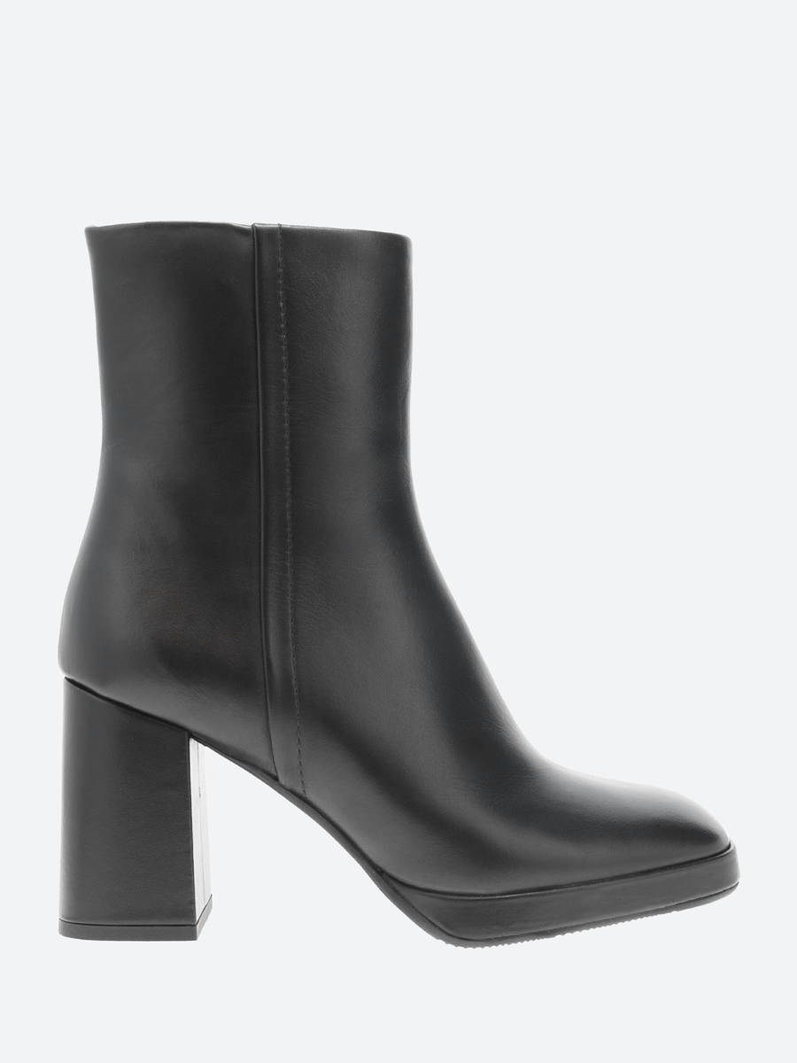 gravitypope - Grizel Ankle Boots in Nero Vitello